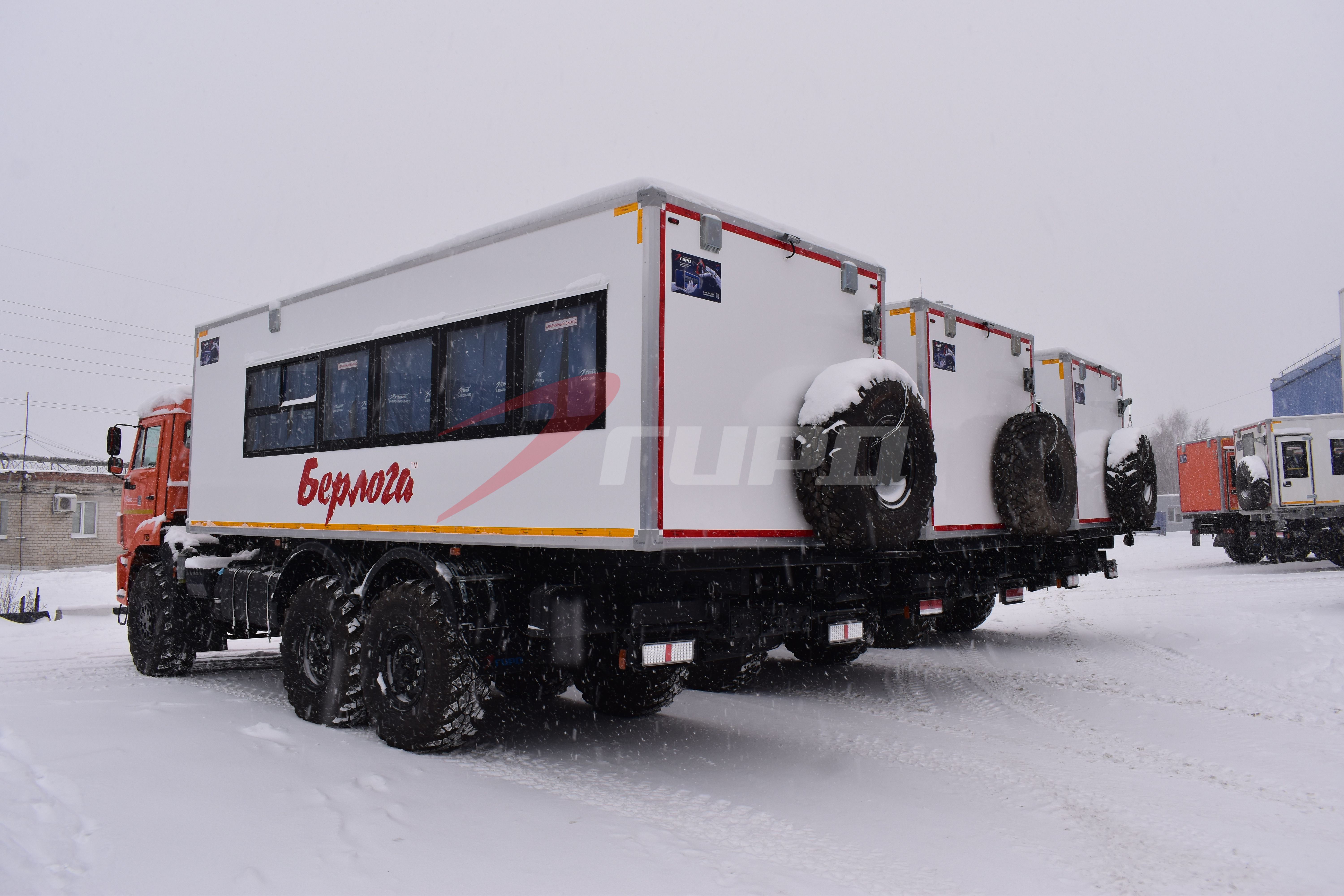 10 вахтовых автобусов БЕРЛОГА 22 места с багажным отсеком на шасси ...